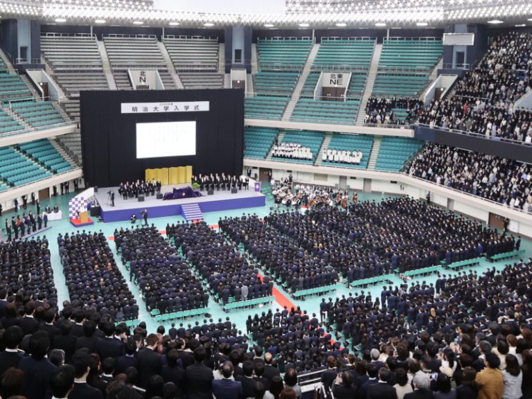 2025年度「明治大学入学式」を挙行――9377人が新たな「個」をみつけるため、「前へ」 | Meiji NOW